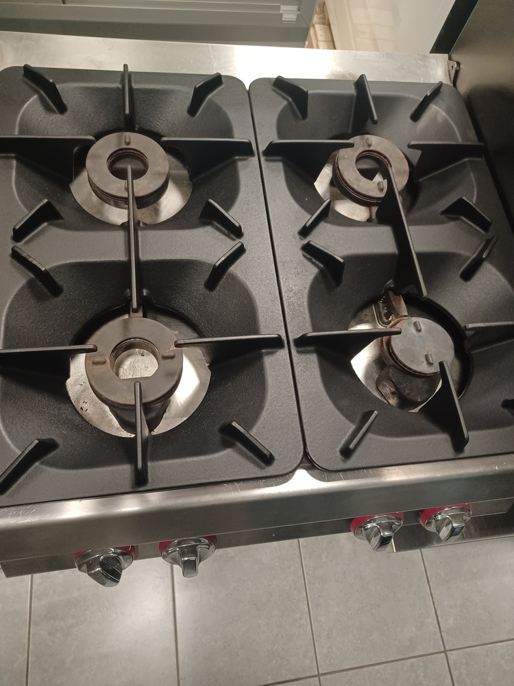 Cucina a Gas Professionale 4 Fuochi Profondità 70 cm Angelo Po Usata ...