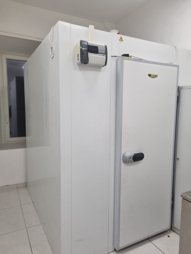 Cella Frigo con motore esterno silenziato e scaffalatura - TecnoBar